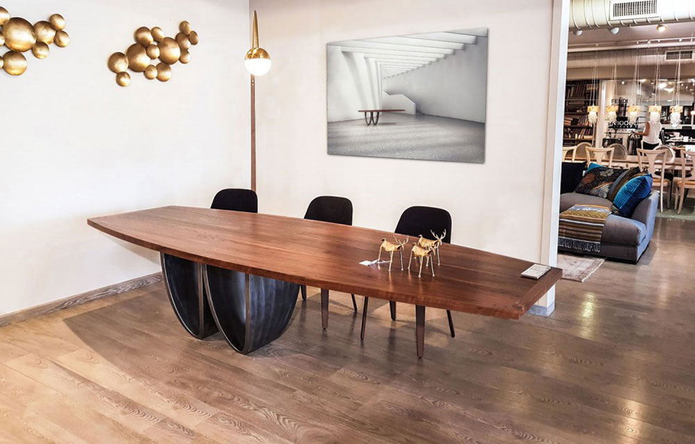 Table en bois sur mesure : un élément de décoration intérieure personnalisé